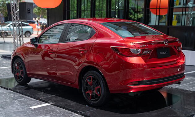第三代二度小改款 Mazda 2 登陆泰国, 外型更活泼与年轻 2023-Mazda-2-facelift-1.3-C-sedan ...