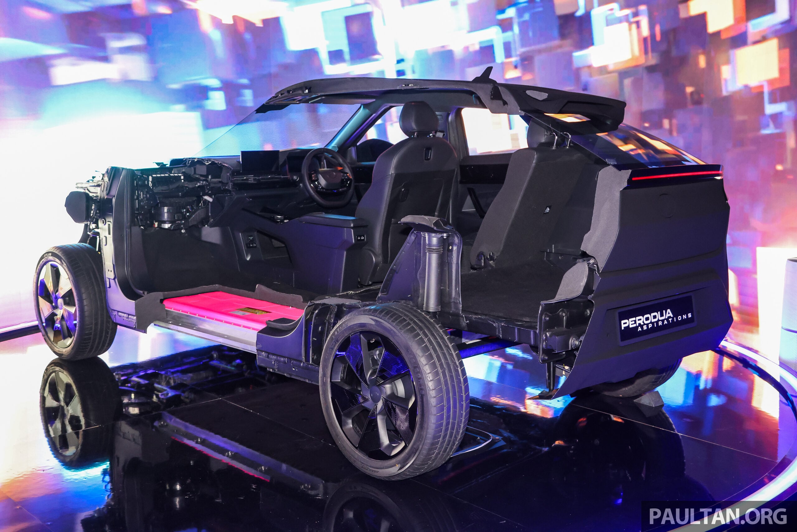 Perodua eMO Concept 亮相大马车展, 今年尾正式发布 2025_MAS_Perodua_eMO-3-7 - Paul Tan ...