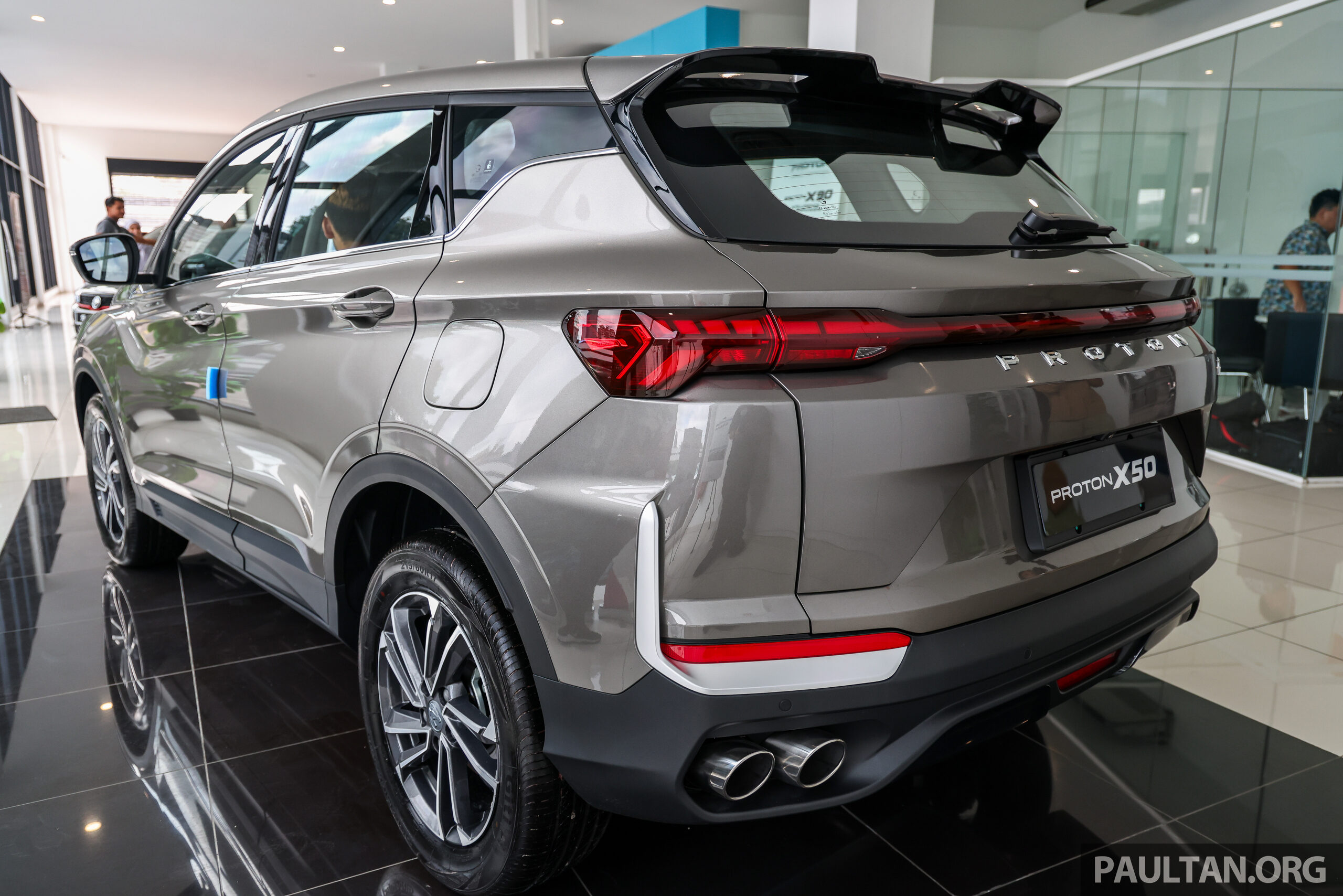 2025 Proton X50 1.5 Executive 陈列室实拍, 定位车系最入门, 搭载同样引擎, 手动绒布座椅, 17寸轮毂, 没 ...
