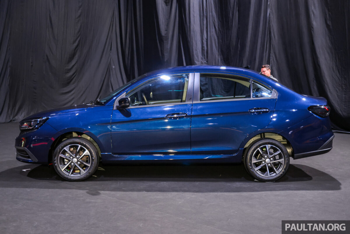 2026 Proton Saga 正式售价公布, 三个车型可选, 售价介于3.89万到4.99万, 12月31日前订购与注册可享RM1,000 ...
