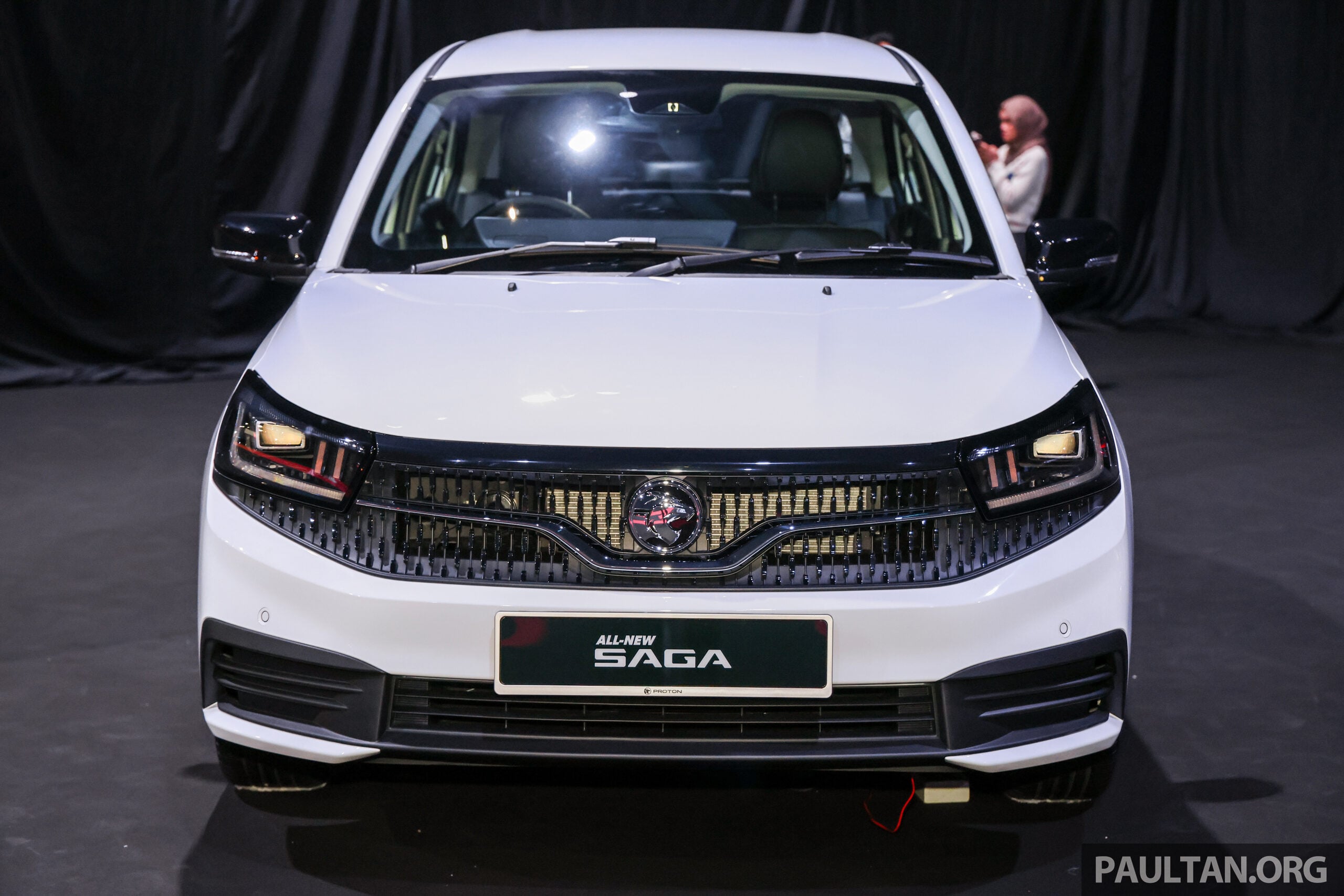 2026 Proton Saga 正式售价公布, 三个车型可选, 售价介于3.89万到4.99万, 12月31日前订购与注册可享RM1,000 ...