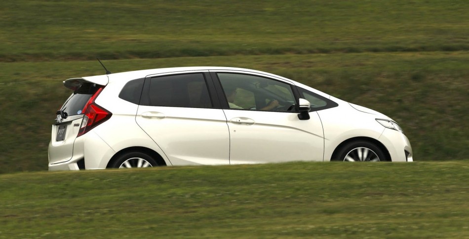 2014-Honda-Fit-Exterior-Driving-01 - Paul Tan's Automotive News