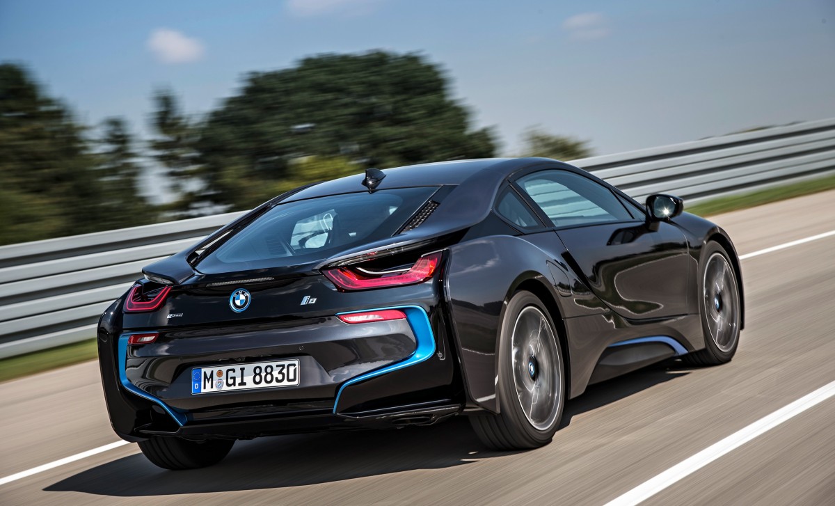 BMW i8 plug-in hybrid sports car - full official details
