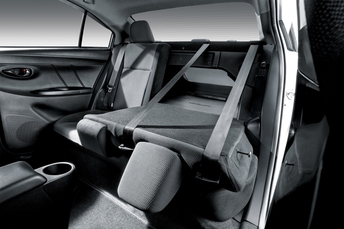 05-Interior (Rear 60-40 Split Folding Seats) - Paul Tan's Automotive News