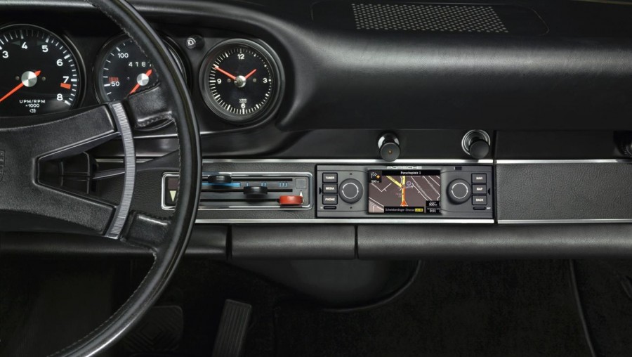 Porsche develops touchscreen headunit for older 911s - paultan.org