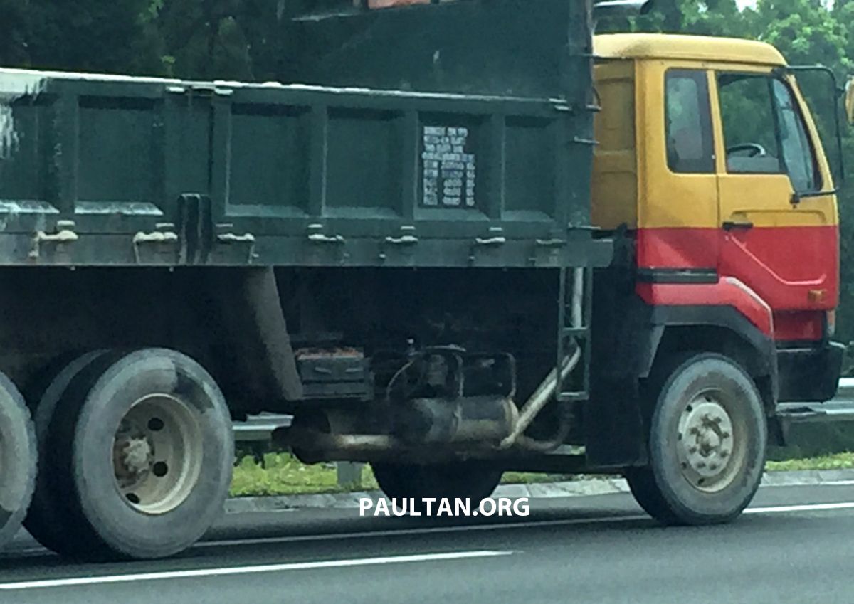 Kenderaan berat dilarang berada di jalan raya selama empat hari pada ...