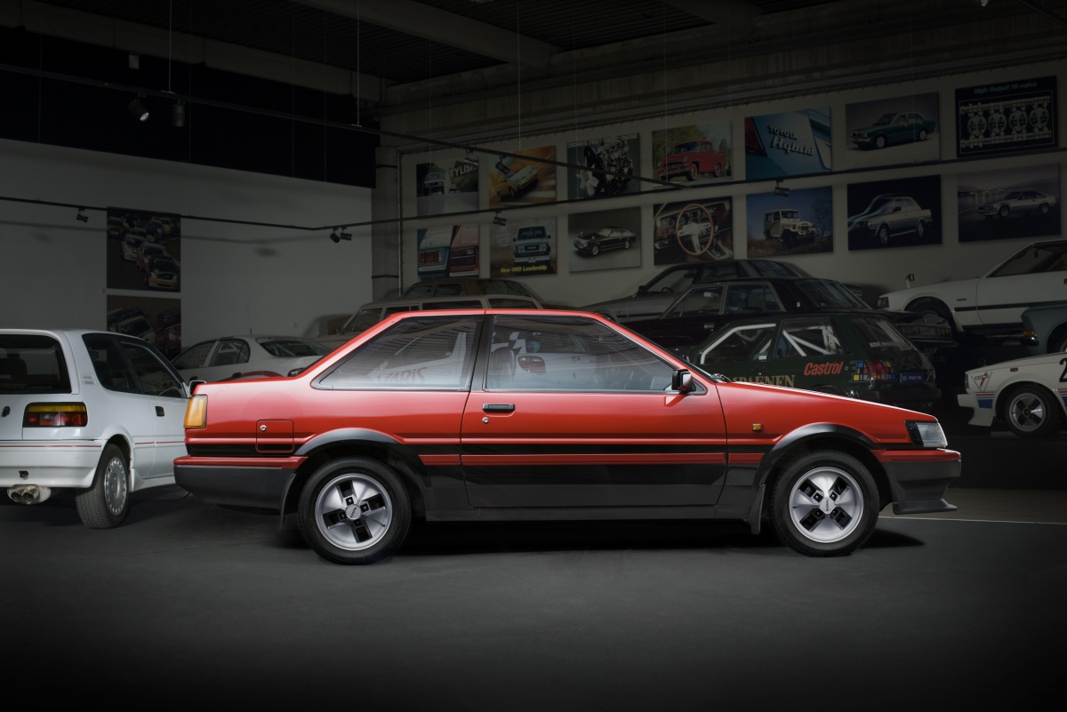 Toyota 86 meets its ancestors from five-decade lineage - 2000GT, TA22 ...
