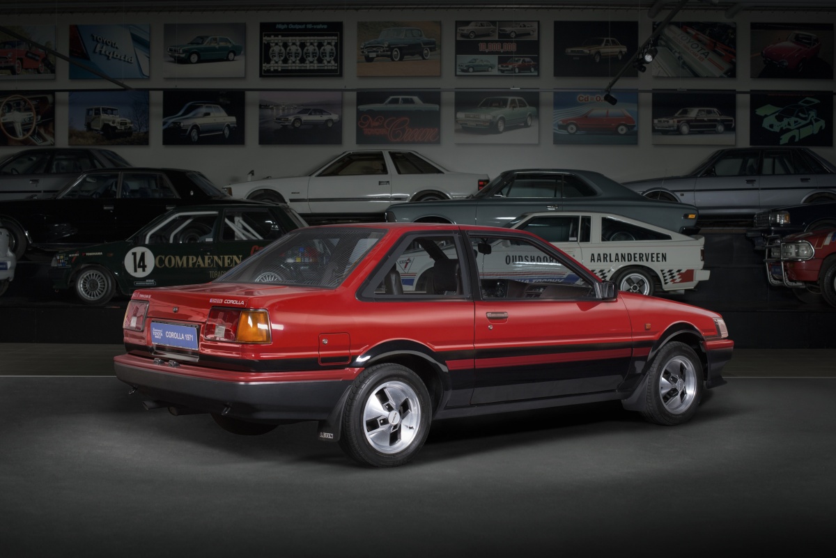 Toyota 86 meets its ancestors from five-decade lineage - 2000GT, TA22 ...
