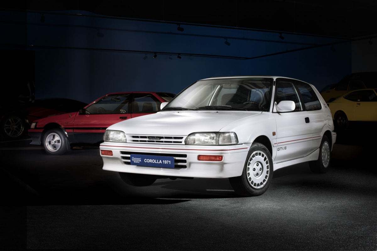 Toyota 86 meets its ancestors from five-decade lineage - 2000GT, TA22 ...