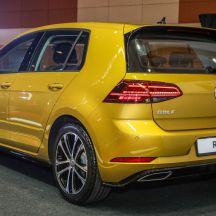 FIRST LOOK VIDEO: 2018 Volkswagen Golf R-Line Mk7.5 in Malaysia - RM166,990
