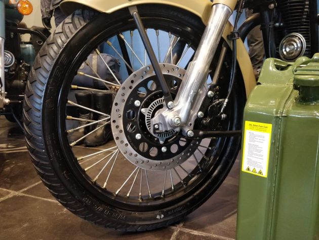 2018 Royal Enfield Classic 350 Signals Edition launched - now with two ...