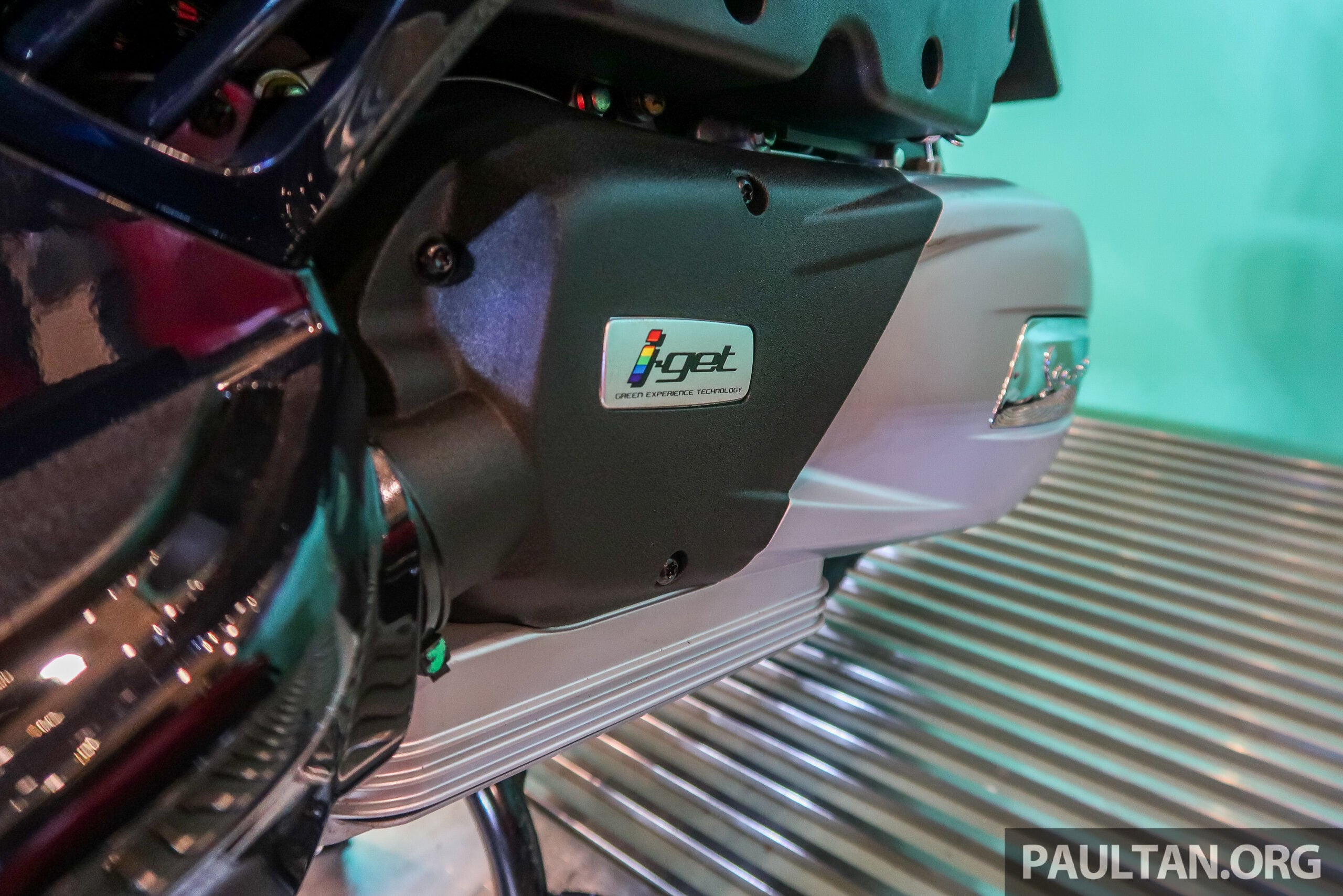 Vespa S125 Carbon Edition BM-18 - Paul Tan's Automotive News