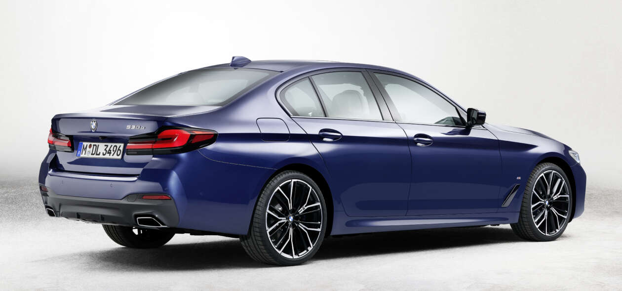 BMW 5 Series G60 vs G30 - the new, larger sedan vs the previous ...