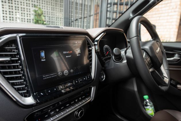 2021 Isuzu D-Max V-Cross Interior - Paul Tan's Automotive News