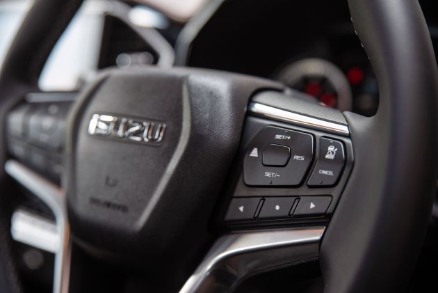 2021 Isuzu D-Max V-Cross Interior - Paul Tan's Automotive News