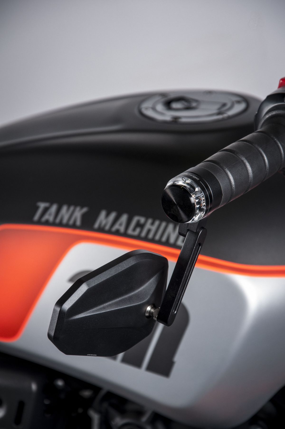 2021 Indian Motorcycles Tank Machine Neon Scout Bobber Sixty - 16 ...