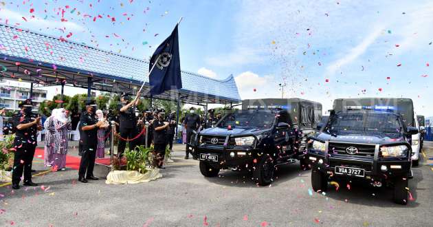 Negeri Sembilan police takes delivery of Toyota Hilux GS Cargo pick-up ...