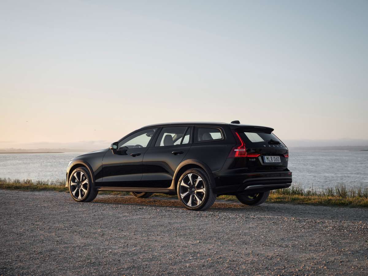 V60 Cross Country B5 AWD, Onyx Black - Paul Tan's Automotive News