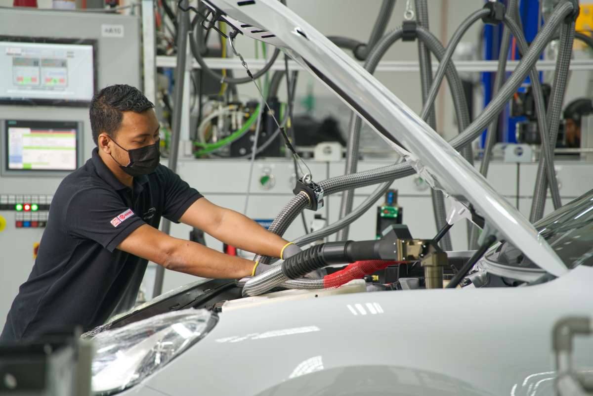 Porsche CKD assembly Malaysia-2 - Paul Tan's Automotive News