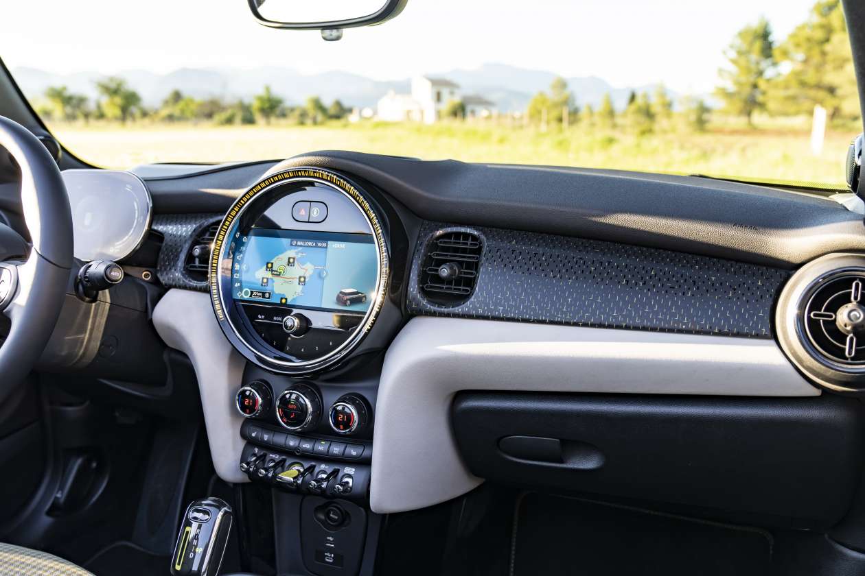 electric-mini-cooper-se-convertible-mallorca-30 - Paul Tan's Automotive ...