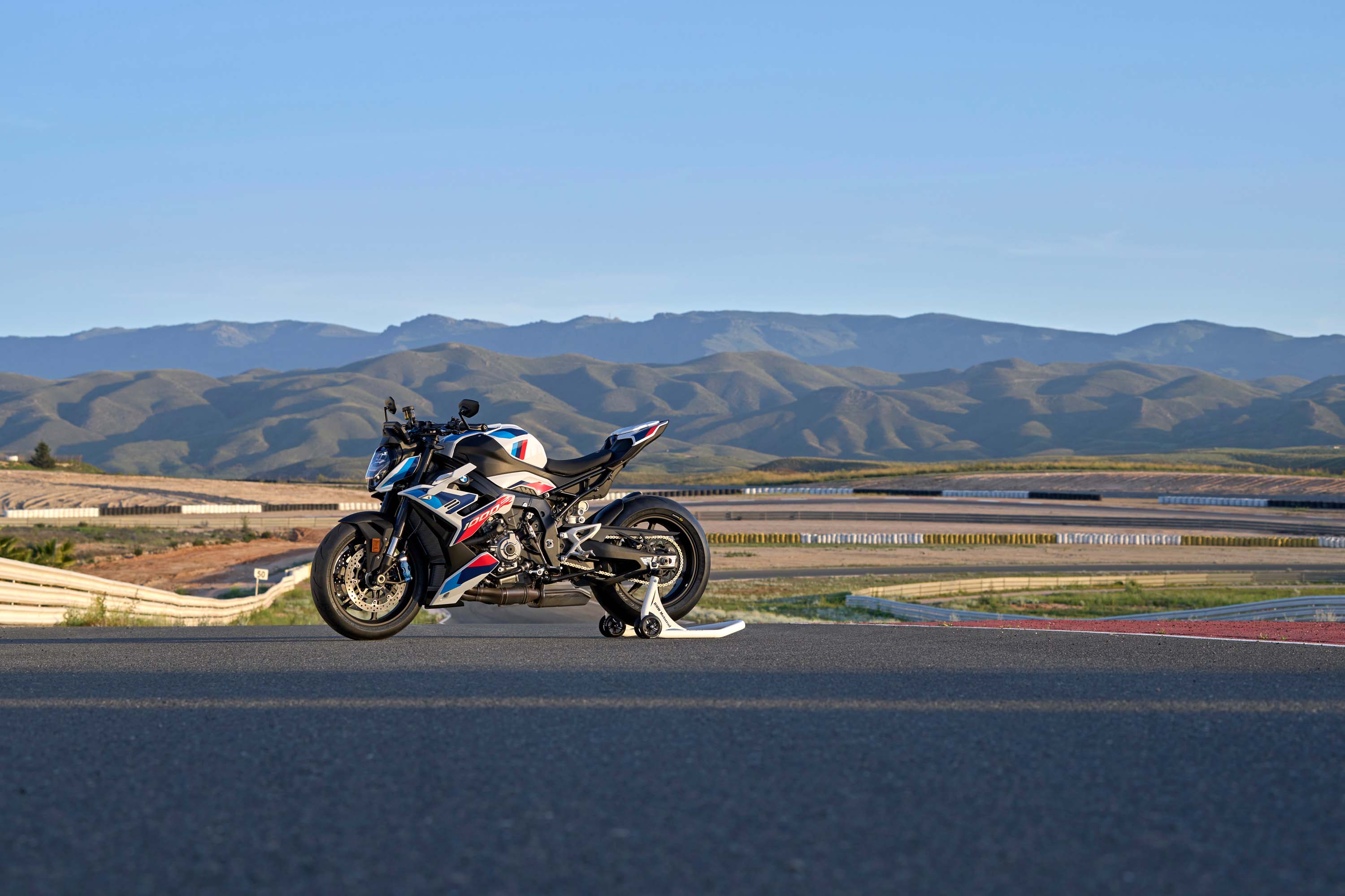 bmw-m1000r-szene-19 - Paul Tan's Automotive News