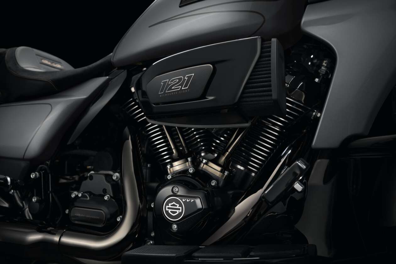 Harley-Davidson shows Milwaukee-Eight VVT 121 V-twin, installed in CVO ...