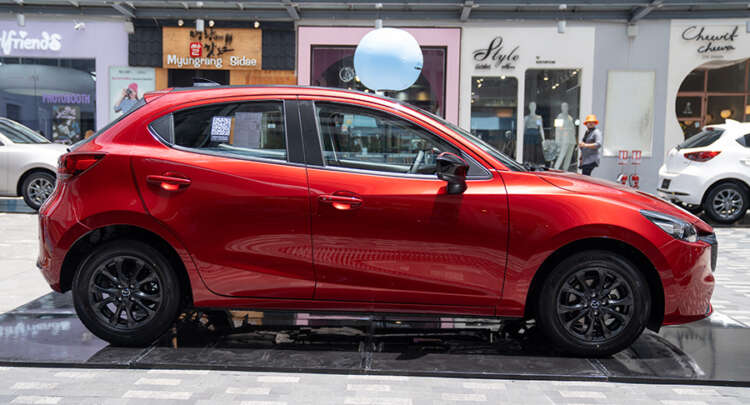 2023 Mazda 2 facelift 1.3 SP hatchback Headlight 6 - Paul Tan's ...