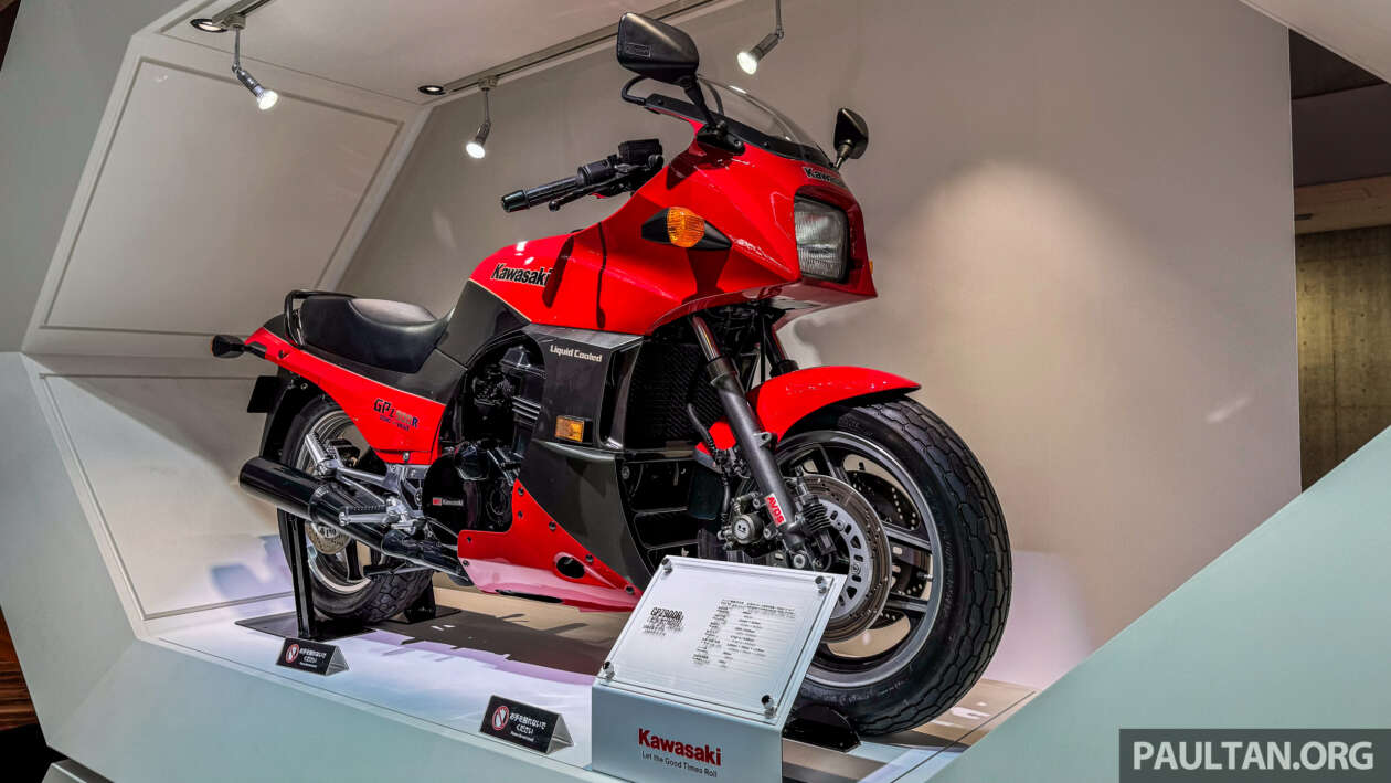 1984_Kawasaki_GPZ900R_Ninja-1 - Paul Tan's Automotive News