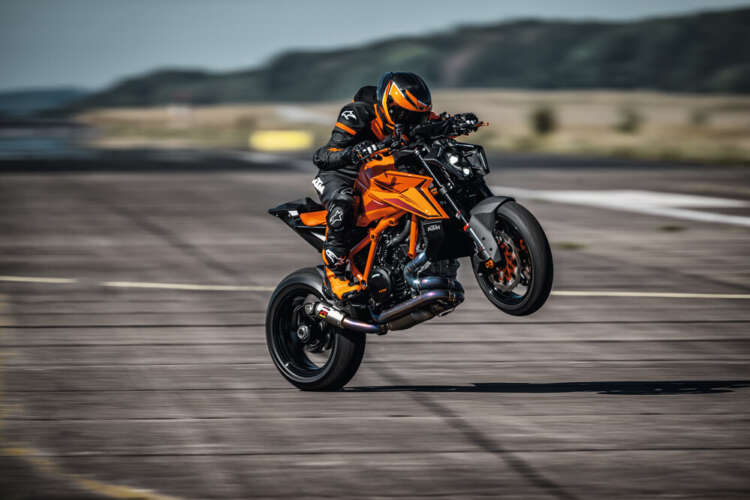 KTM 1390 Super Duke R 2024 official BM-15 - Paul Tan's Automotive News