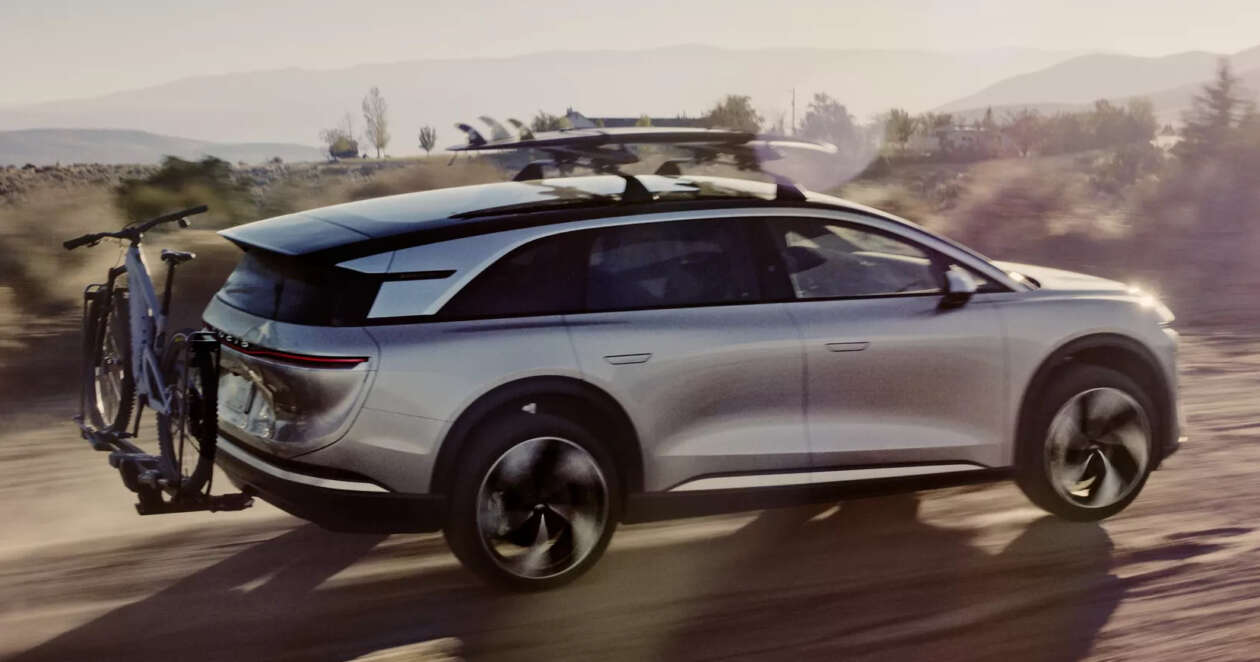 Lucid Gravity EV SUV debuts - over 800 hp, 704 km range, production end ...