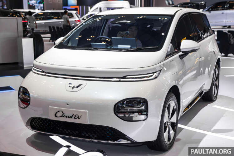 Wuling Cloud EV on display at GIIAS 2024 - MG4 EV, BYD Dolphin rival ...