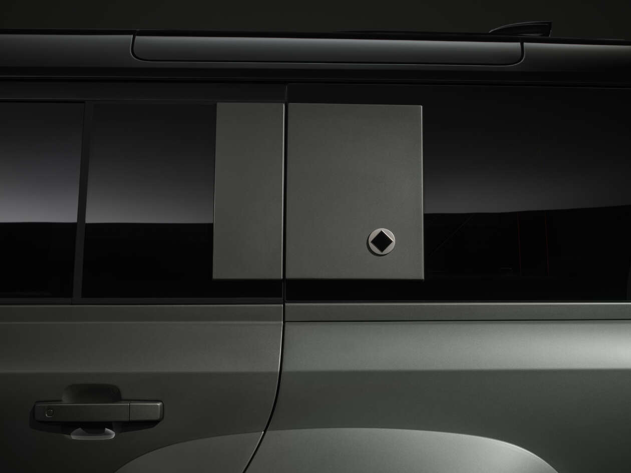 Land Rover Defender Octa_studio_exterior-detail-02 - Paul Tan's ...