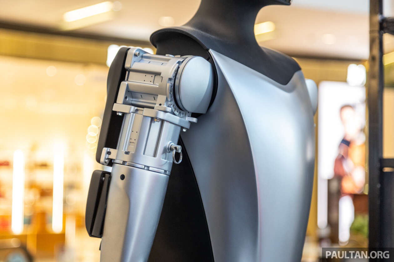 2024 Tesla Bot Optimus Gen 1-7 - Paul Tan's Automotive News