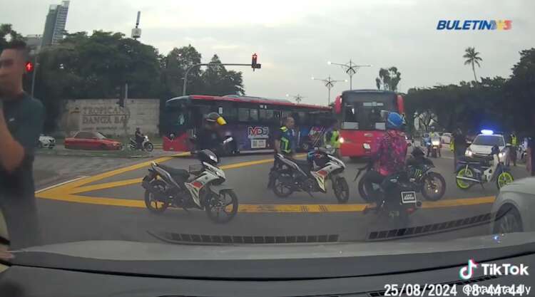 Polis JB guna bas untuk 'pukat' mat rempit; 115 motosikal disita dalam ...