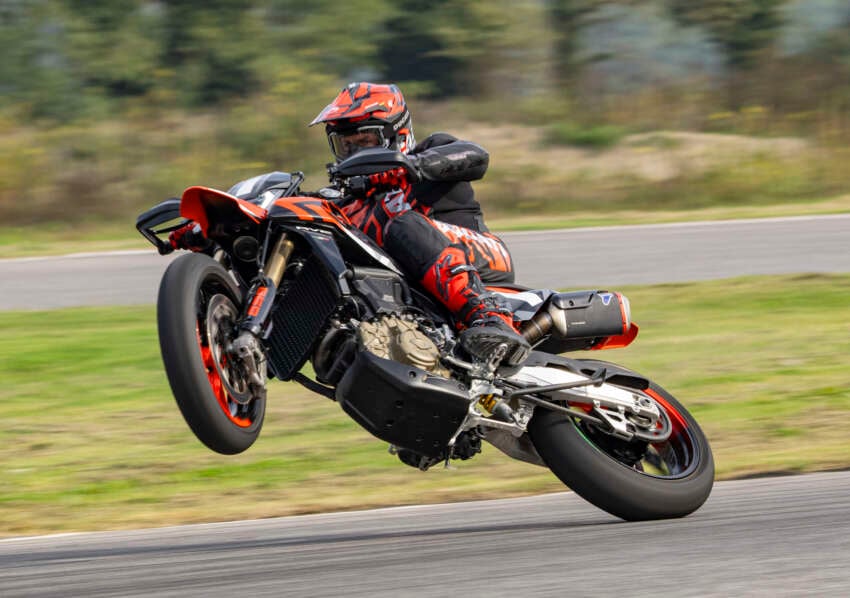 2024 Ducati Hypermotard 698 Mono launched in Malaysia - base model at ...