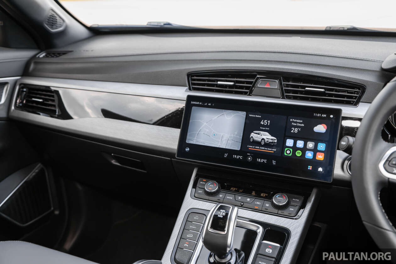 2025 Proton X70 facelift owners starting to get wireless Apple CarPlay ...