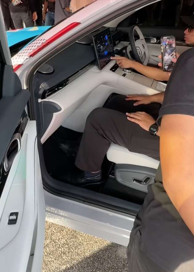 Proton eMas 7 interior is full black in Malaysia - white seats seen in ...