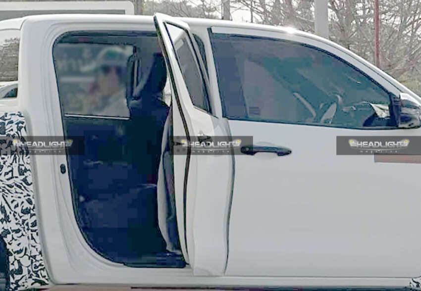 Toyota Hilux Travo spyshot 8 - Paul Tan's Automotive News