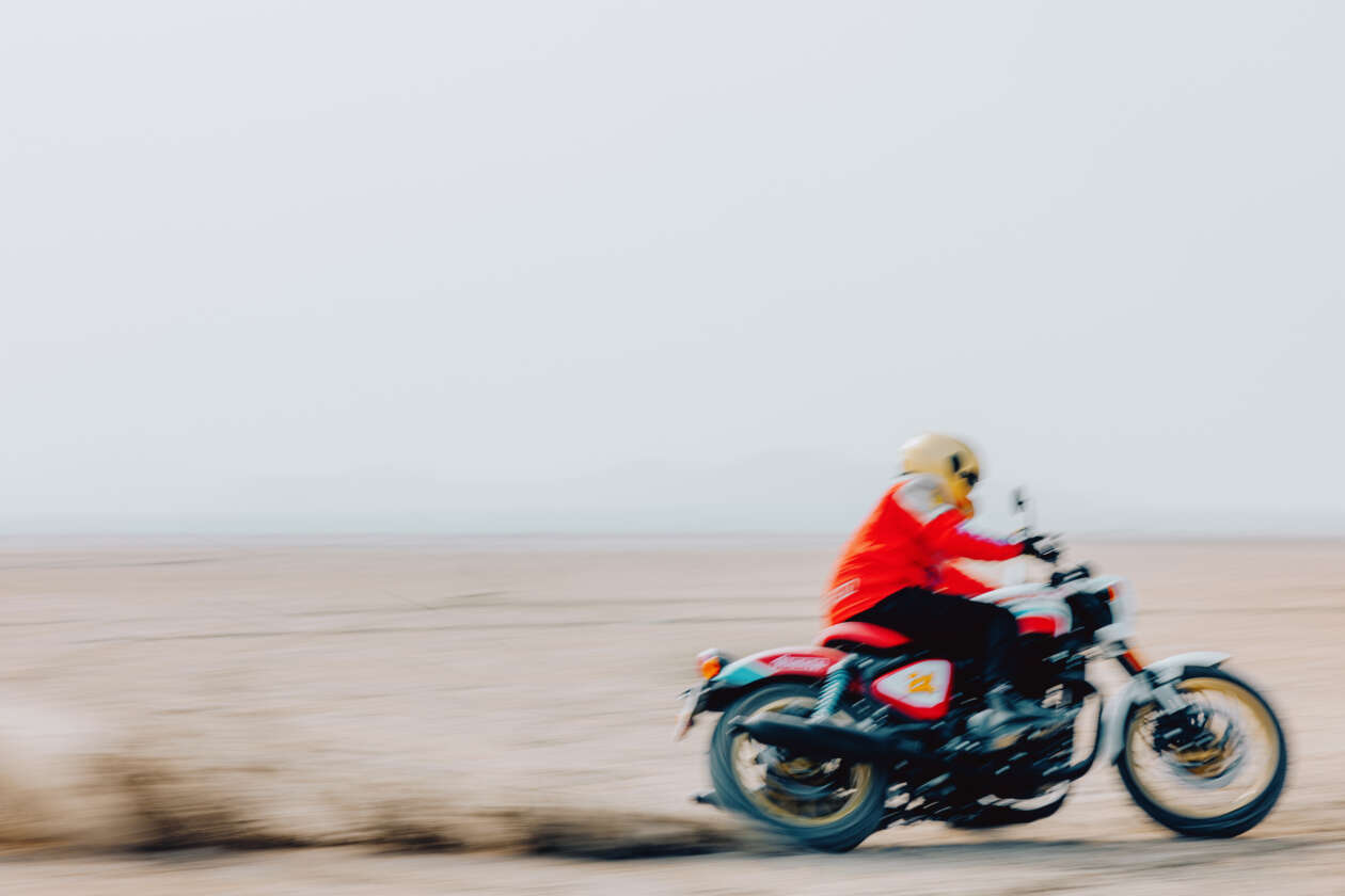 2025 Royal Enfield x Icon Motorcycles Limited Edition Shotgun 650 - 3 ...