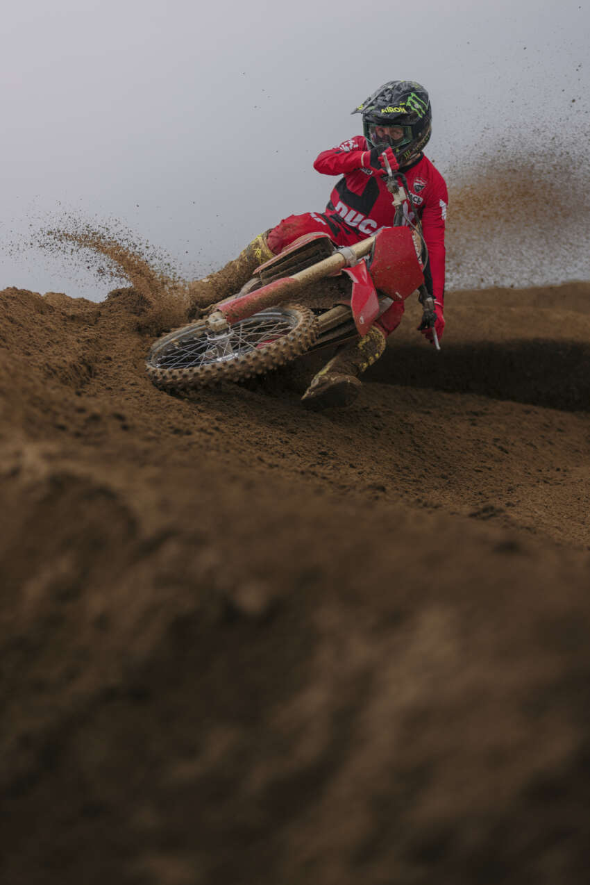 MY26_DESMO450_MX_DYNAMICS _27__UC775606_Mid - Paul Tan's Automotive News