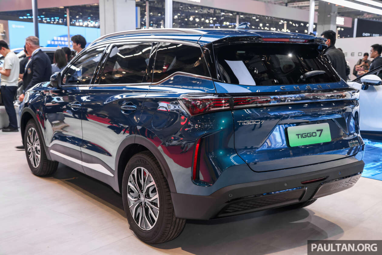 2025 Chery Tiggo 7 facelift with CSH PHEV powertrain on display at Auto ...