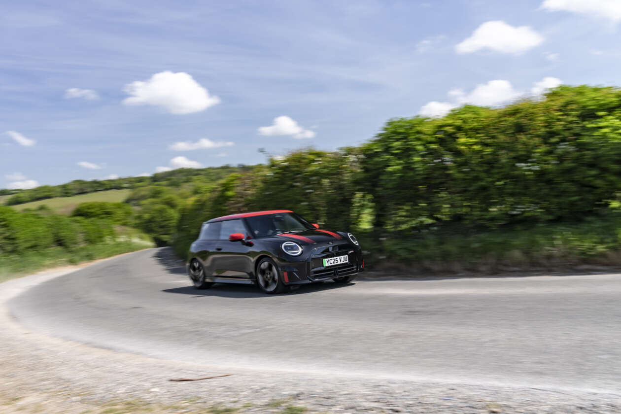 BF_MINI_JCW_Electric_Midnight_Black_II_052025_00022 - Paul Tan's ...