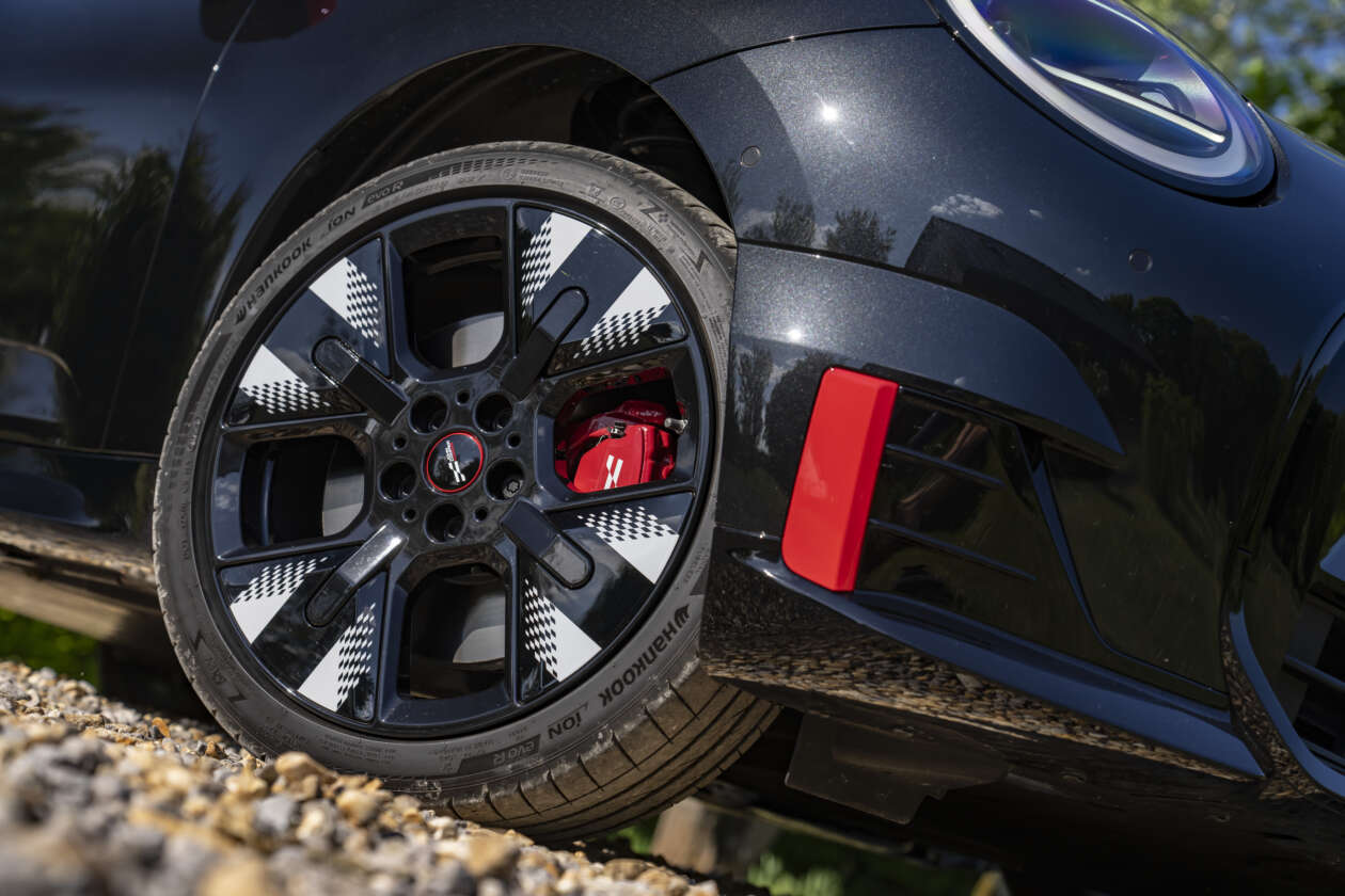BF_MINI_JCW_Electric_Midnight_Black_II_052025_00049 - Paul Tan's ...