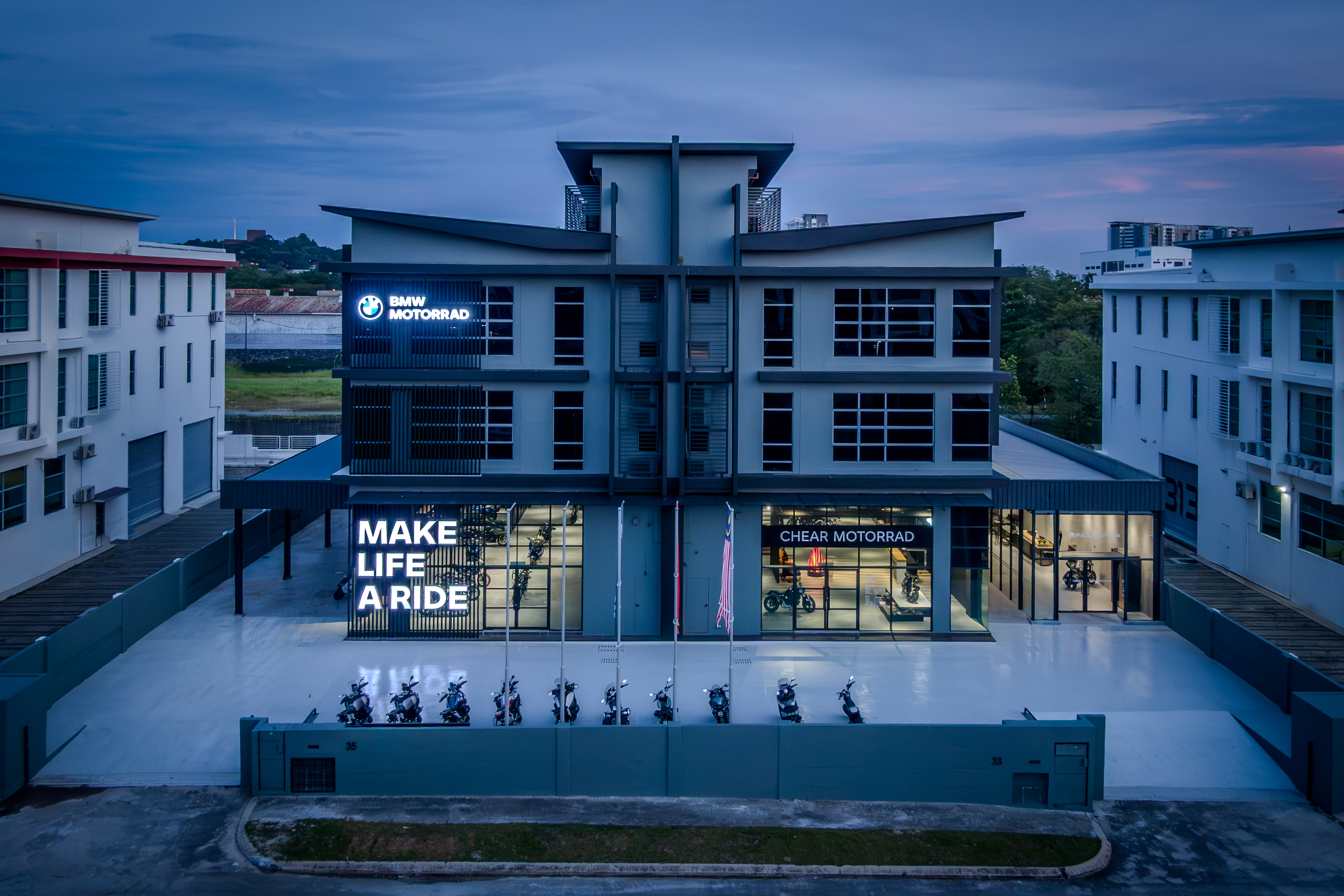 2025 Chear Motorrad BMW Motorrad Retail Brand Experience - 11 - Paul ...