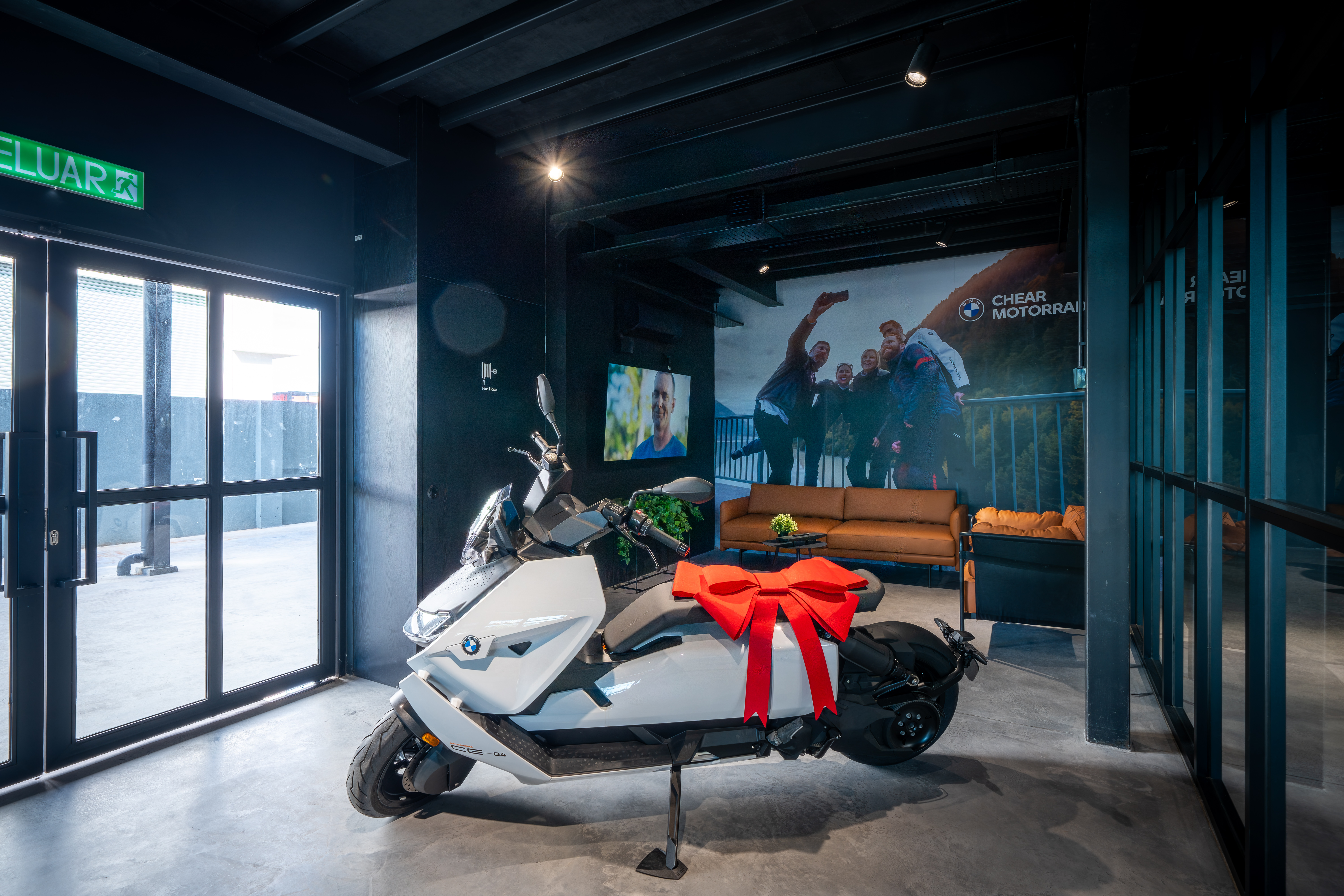 2025 Chear Motorrad BMW Motorrad Retail Brand Experience - 9 - Paul Tan ...