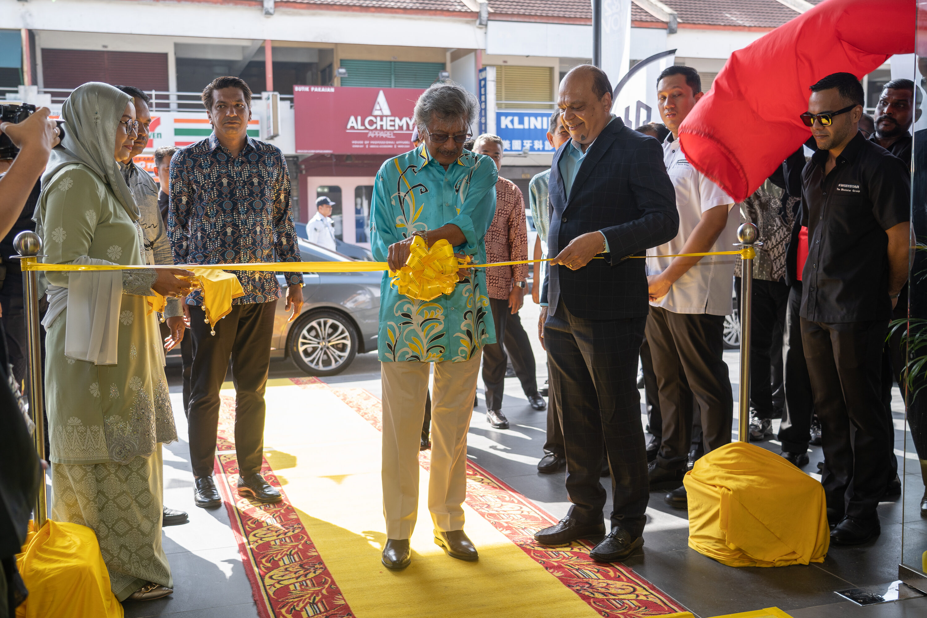 Ribbon-cutting ceremony by Duli Yang Teramat Mulia Raja Muda Perak ...