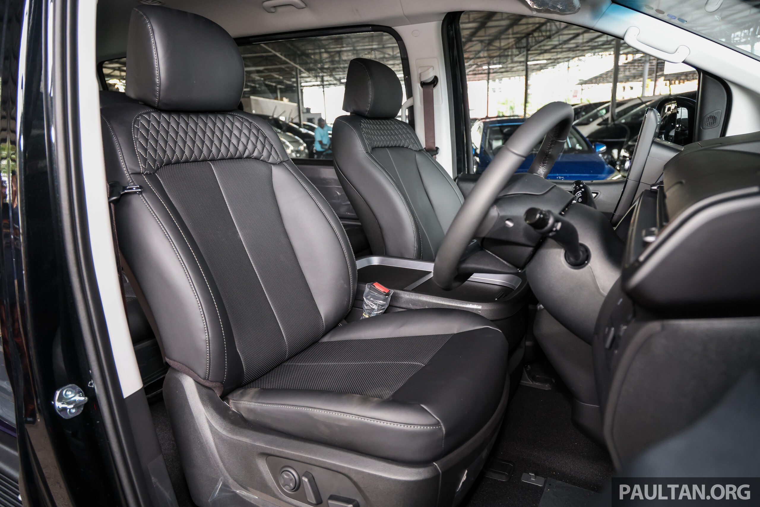 2026-Hyundai-Staria-Malaysia-Update-centre-console-replacing-front ...