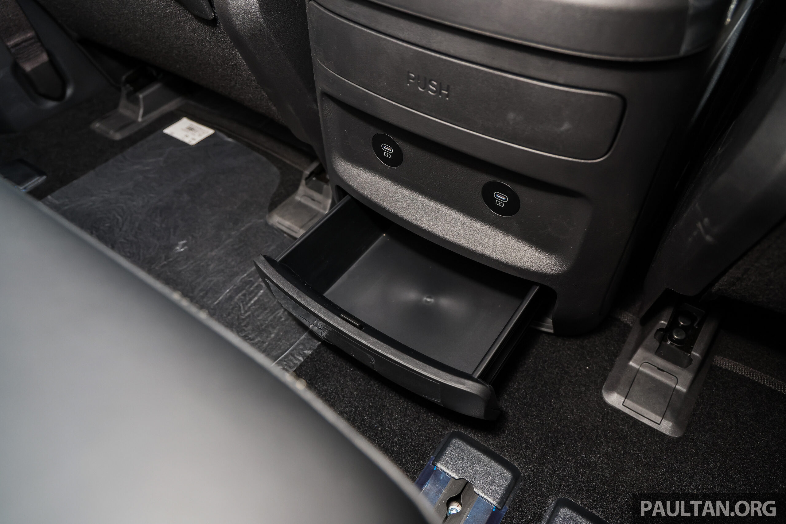 2026-Hyundai-Staria-Malaysia-Update-centre-console-replacing-front ...
