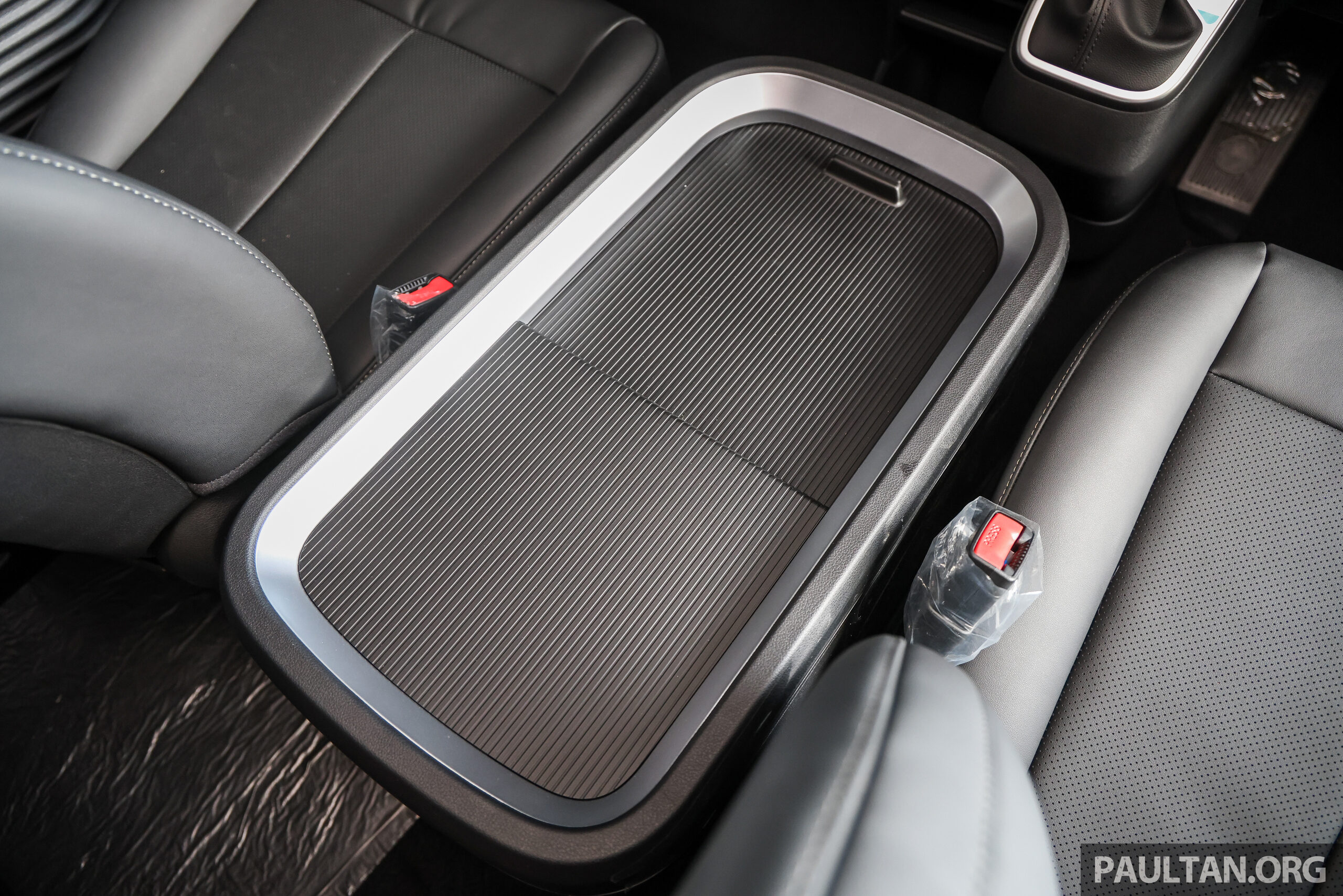 2026-Hyundai-Staria-Malaysia-Update-centre-console-replacing-front ...