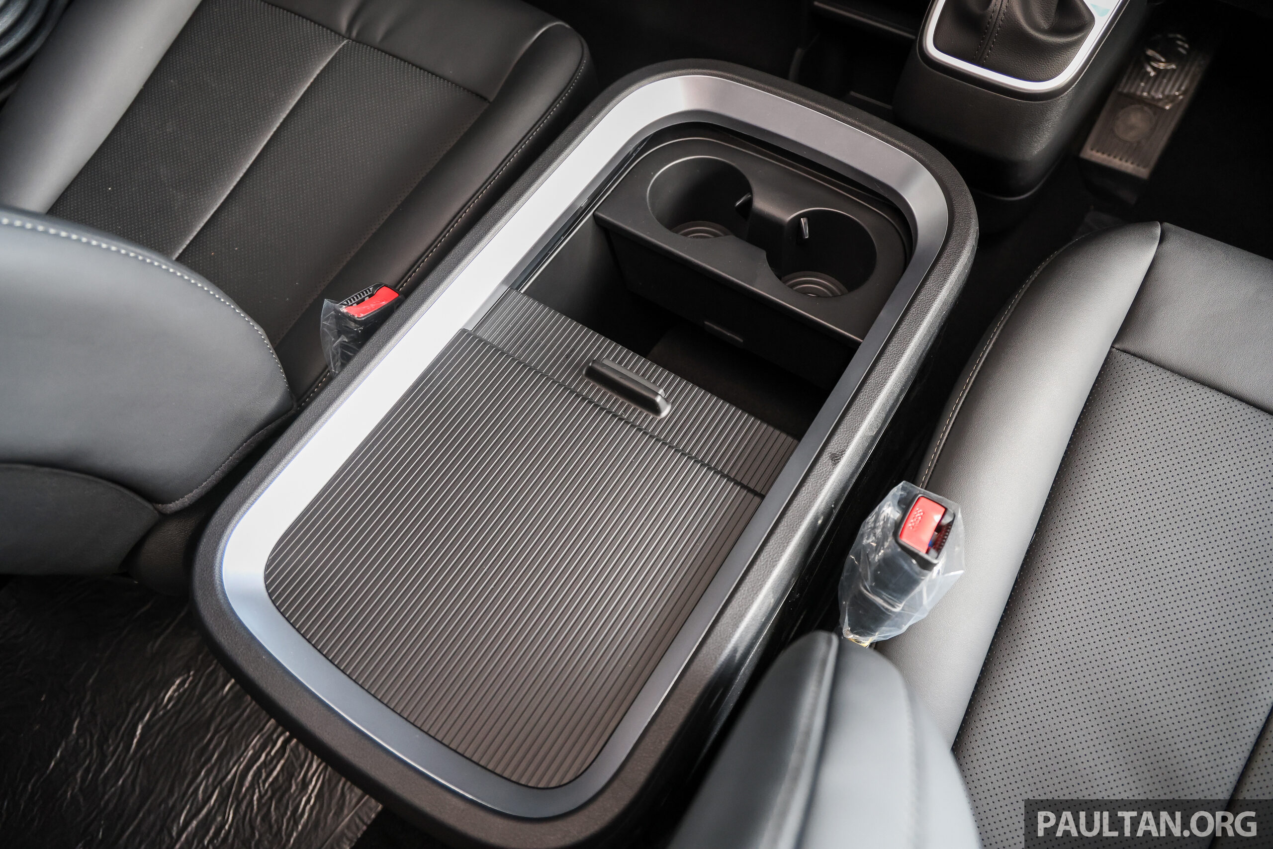 2026-Hyundai-Staria-Malaysia-Update-centre-console-replacing-front ...